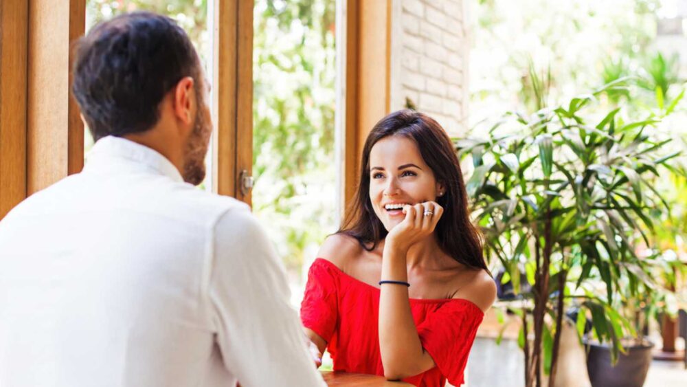 4 Golden Rules for Good Conversation Starters (With Examples) - Hello ...