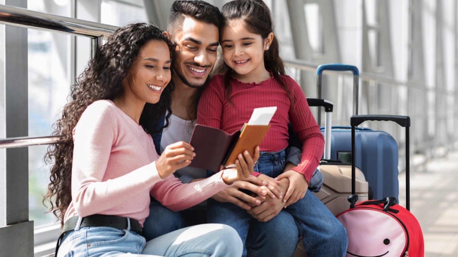 Family Travel During Holidays: Tips and Advice for a Stress-Free Trip ...